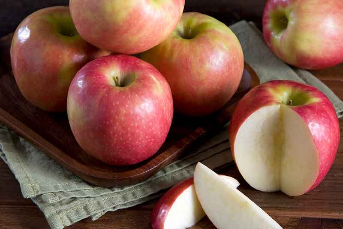 pink lady apples - Nugget Markets Image